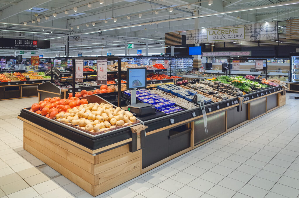 Hyper U Murs Erigné modernise son espace fruits et légumes - Someva